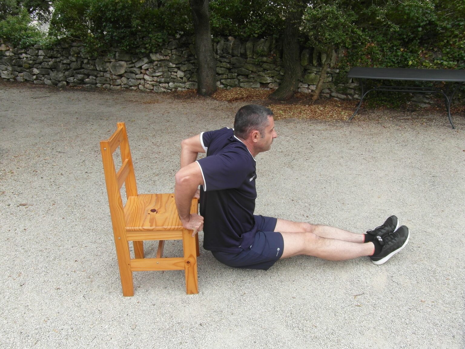 16 exercices avec chaise pour une séance complète
