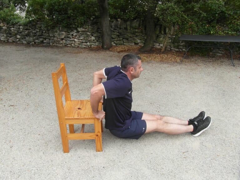 16 exercices avec chaise pour une séance complète